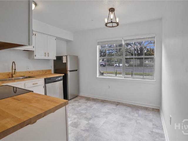 1220 E Victory Drive 1