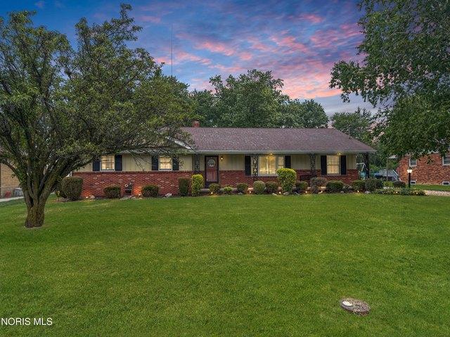 1220 Emily Dr, Millbury, OH 43447