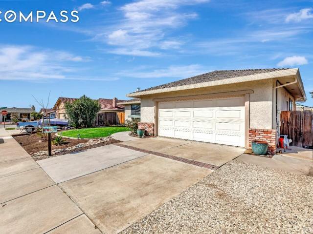 1220 Heather Glen Cir, Hollister, CA