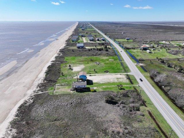 1220 Highway 87, Gilchrist, TX 77650