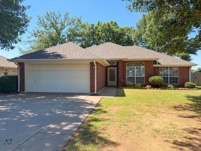 1220 Parliament St, Burkburnett, TX 76354