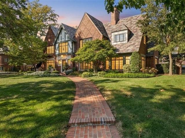 1220 W 64th St, Kansas City, MO 64113