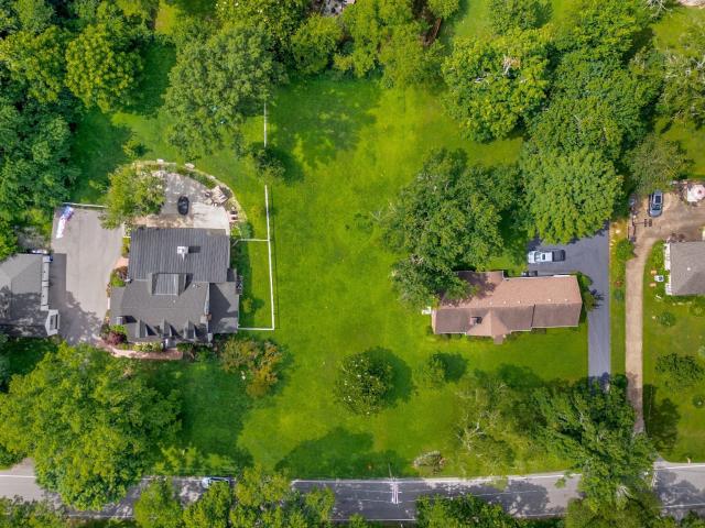 1220 Winding Way
