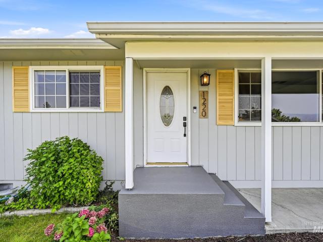 1220 18th Ave