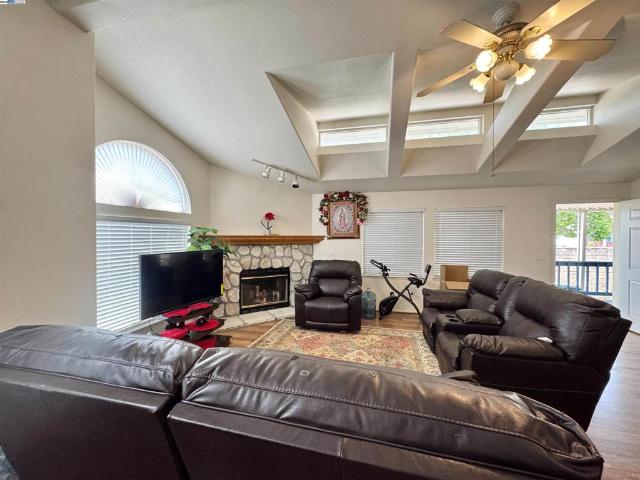 1220 1 Tasman Dr, Sunnyvale, CA 94089 | MLS #41118 | Compass