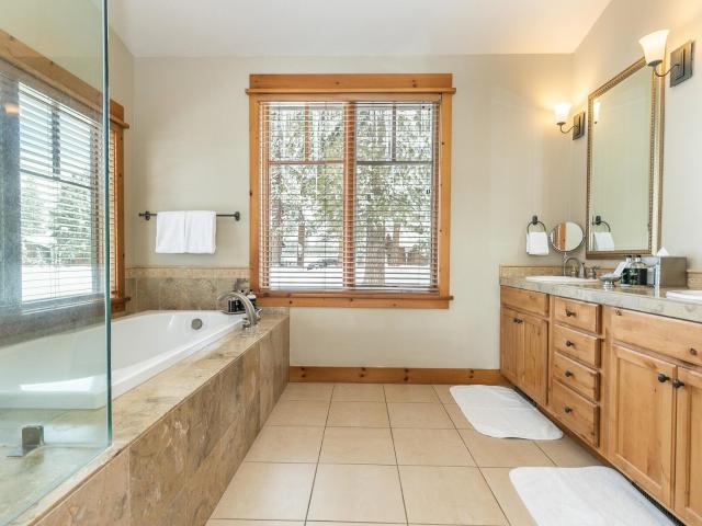 12211 Lookout Loop, Unit F438, Truckee, CA 96161 | MLS #20251