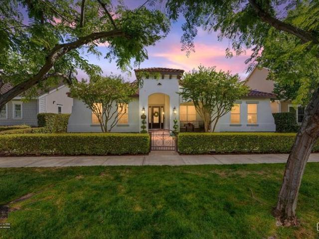 12211 Parkerhill Dr, Bakersfield, CA 93311