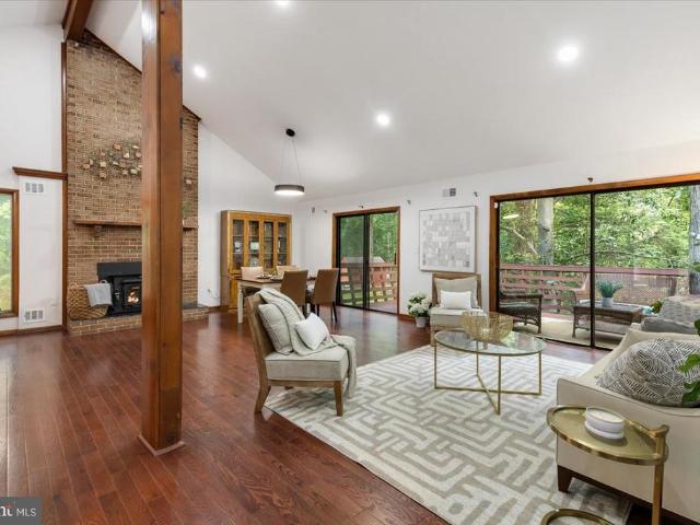 12212 Woodlark Court