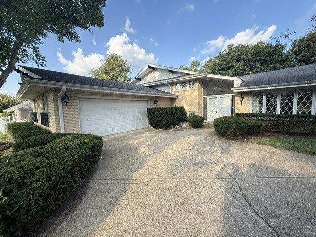 12217 S Flambeau Dr, Palos Heights, IL 60463