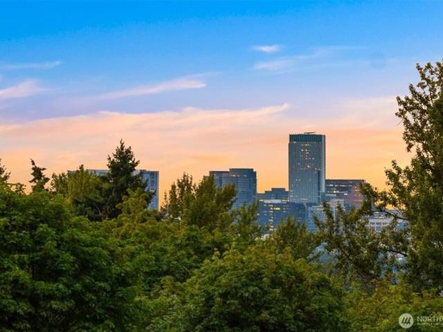 12218 SE 47th Pl, Bellevue, WA 98006