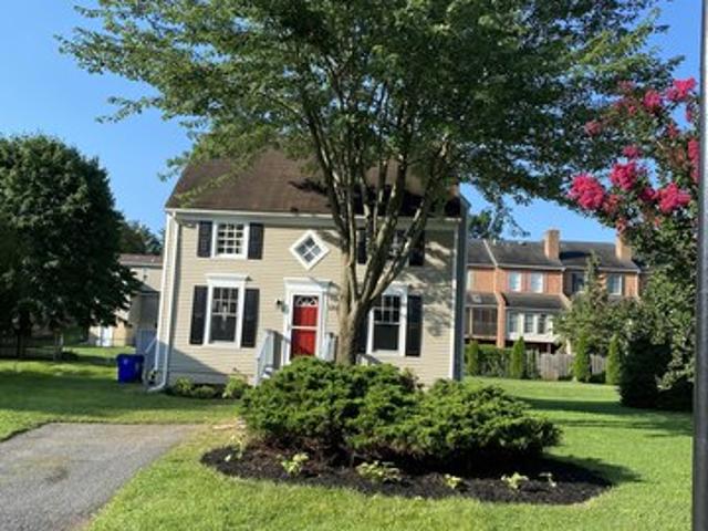1221 Magnolia Ct, Hagerstown, MD 21742