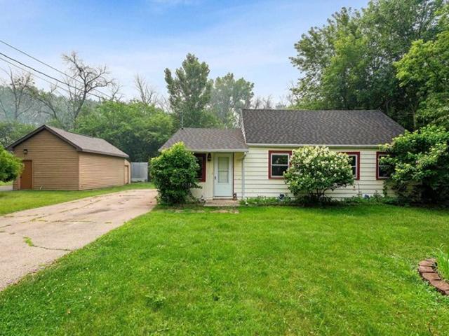 1221 Manitowoc Rd, Menasha, WI 54952