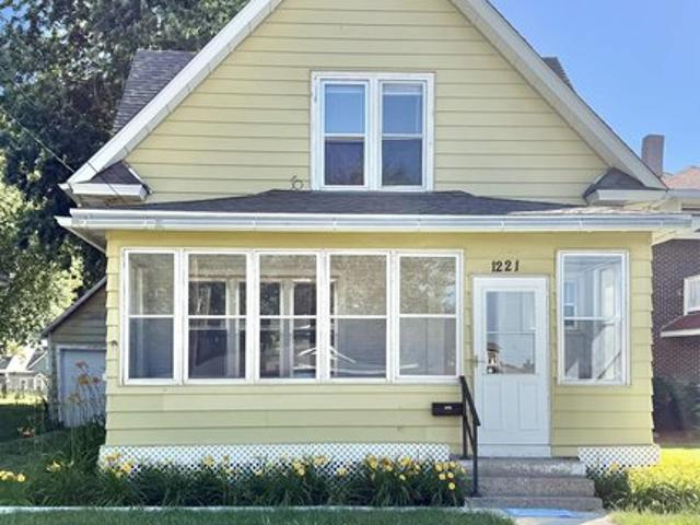 1221 Morningside Ave, Sioux City, IA 51106
