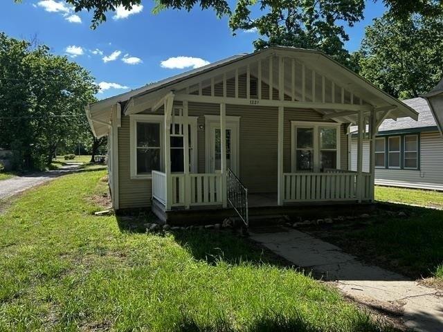 1221 N 4th St, Arkansas City, KS 67005