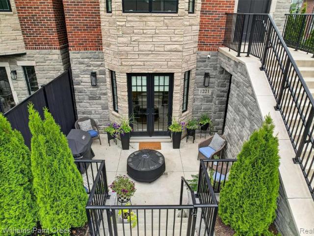 1221 N Main Street