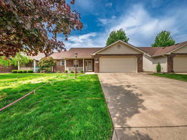 1221 N Saybrook Ln, Muncie, IN 47304