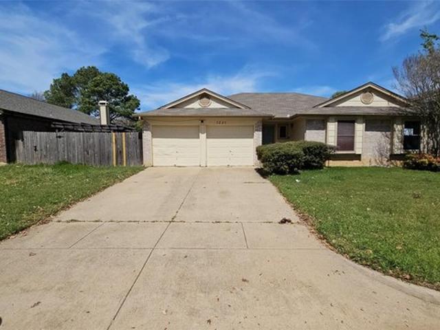 1221 Nicole Way, Fort Worth, TX 76028