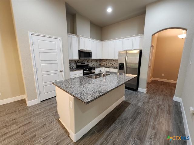 1221 Old FM 306