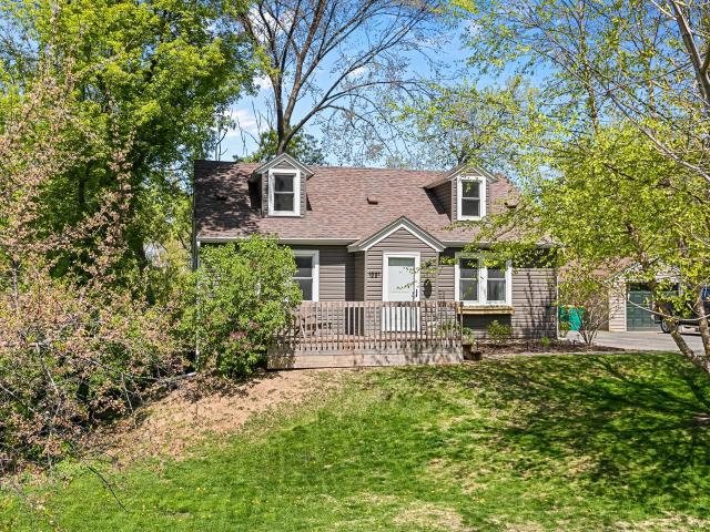 1221 County Road D E