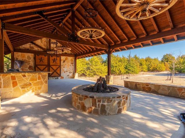 1221 County Road 3115