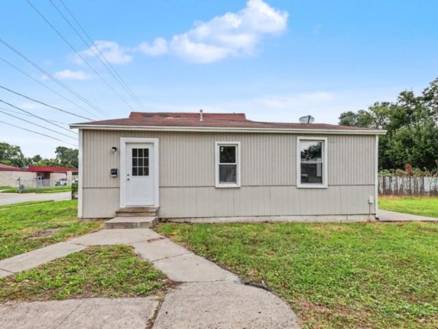1221 E 17th St, Des Moines, IA 50316