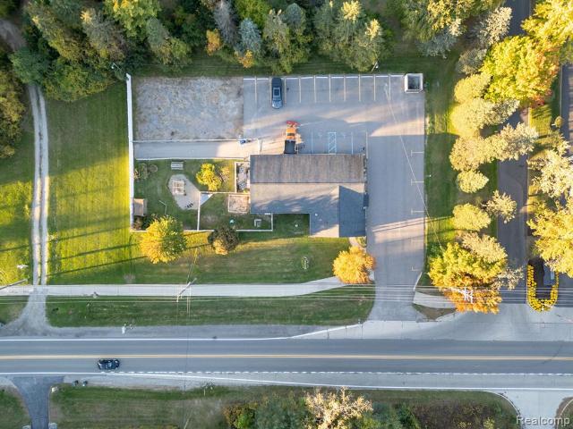 1221 E AVON Road