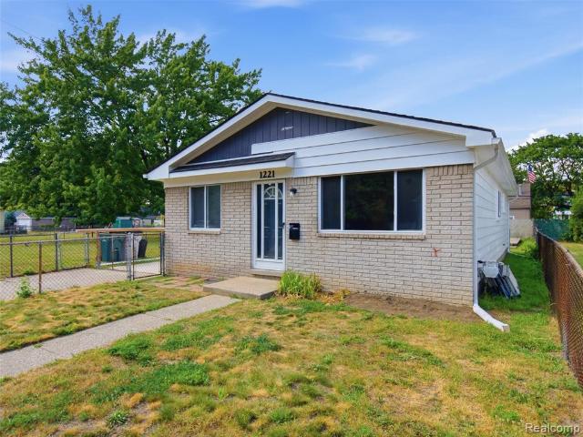 1221 E Granet Avenue