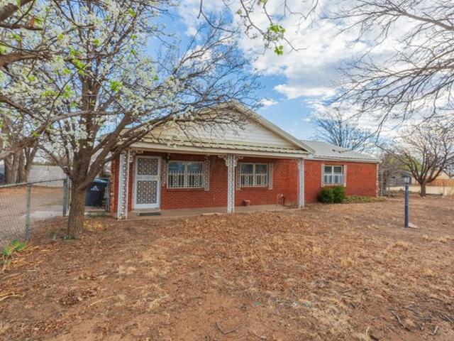 1221 E Studebaker Ave, Amarillo, TX 79108