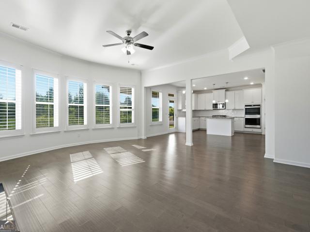 1221 Hawthorne Circle