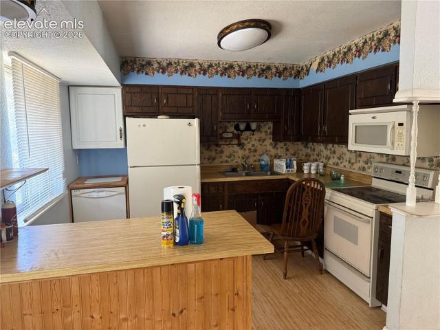 1221 Hathaway Drive
