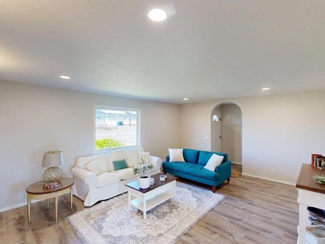 1221 iris st