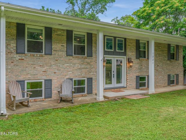 1221 Laurel Rd