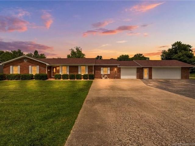 1221 Lindsey St, Charlestown, IN 47111