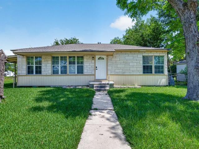 1221 Parkway St, Baytown, TX 77520