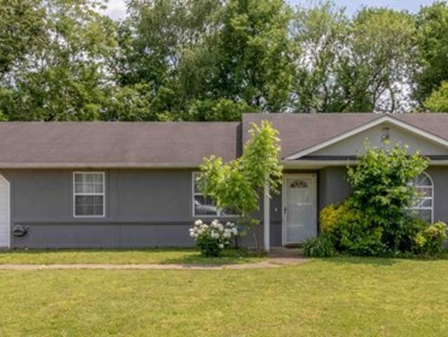 1221 Patton Pl, Oak Grove, KY 42262