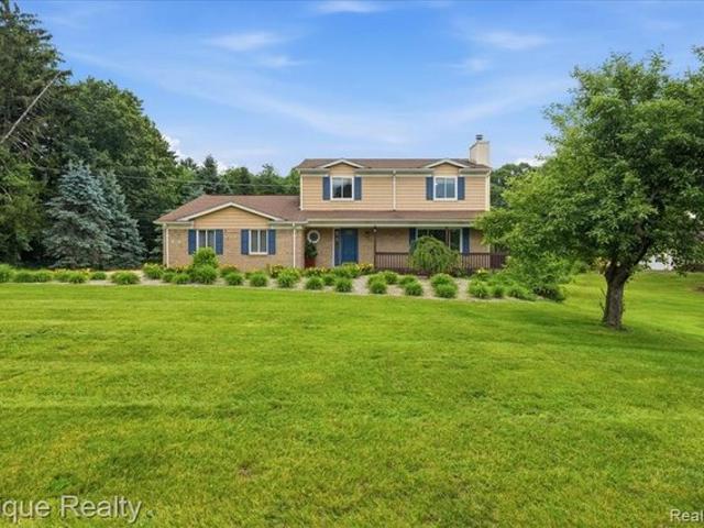 1221 Rhodes Rd, Orion, MI 48360