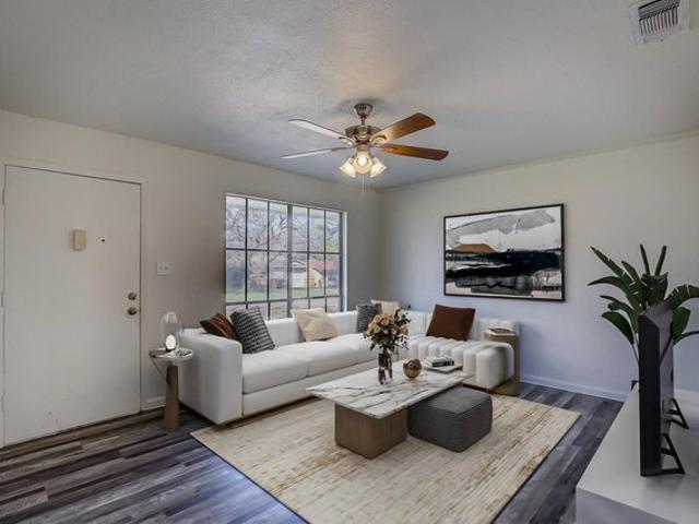 1221 Stanford St, Greenville, TX 75401