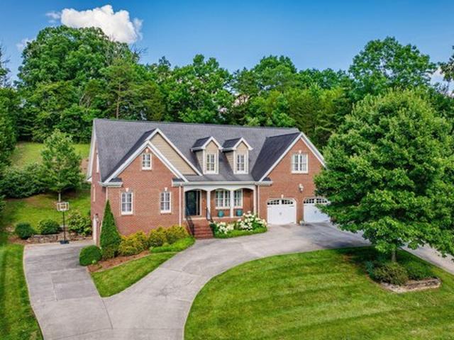 1221 Sussex Dr, Kingsport, TN 37660
