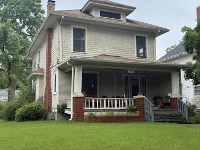 1221 SW Mulvane St, Topeka, KS 66604