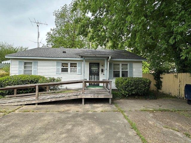 1221 Second St, Earle, AR 72331