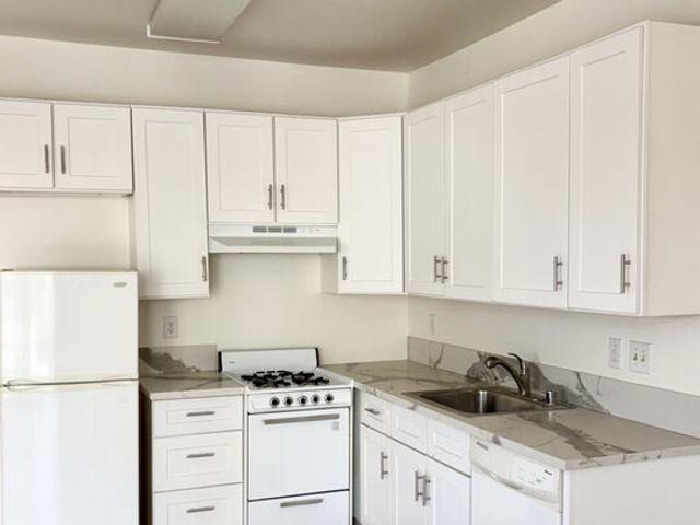 1221 Seward Street 101