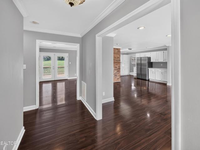 1221 Southbreeze Circle