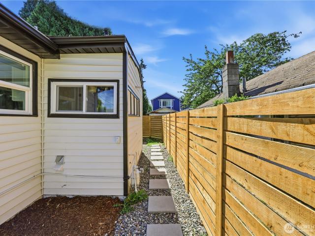 1221 th Ave S, Tukwila, WA 98178 | MLS #2550