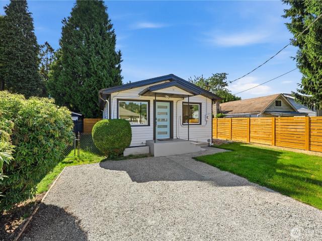 1221 th Avenue S