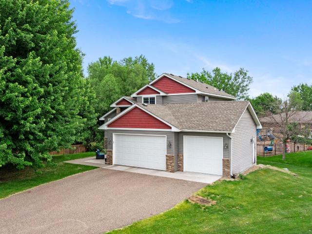 1221 th Lane NE