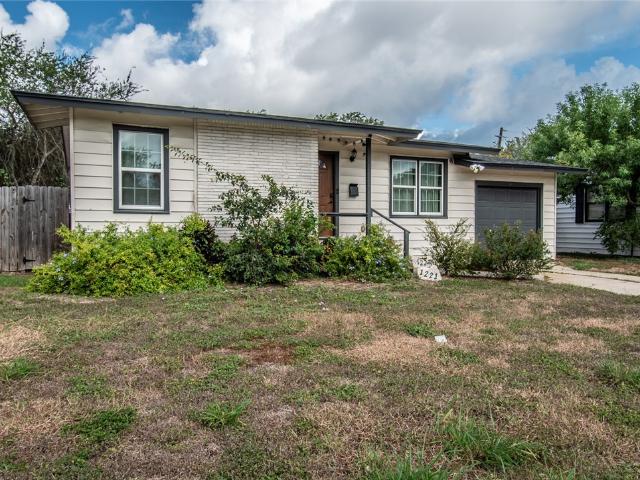 1221 Vance Drive