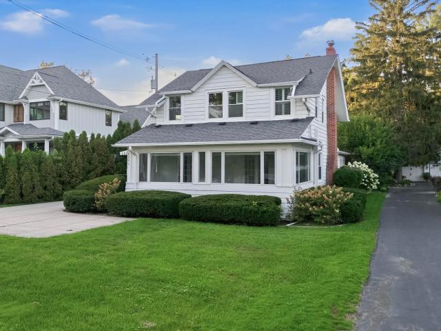 1221 W Main St