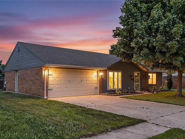 1221 Warwick Dr, Miamisburg, OH 45342