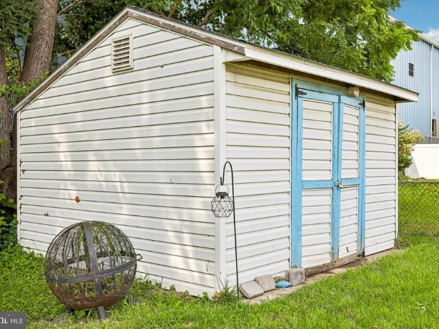 1221 Willow Road