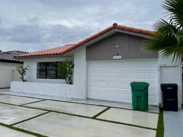 1221 136th Pl SW, Miami, FL 33184